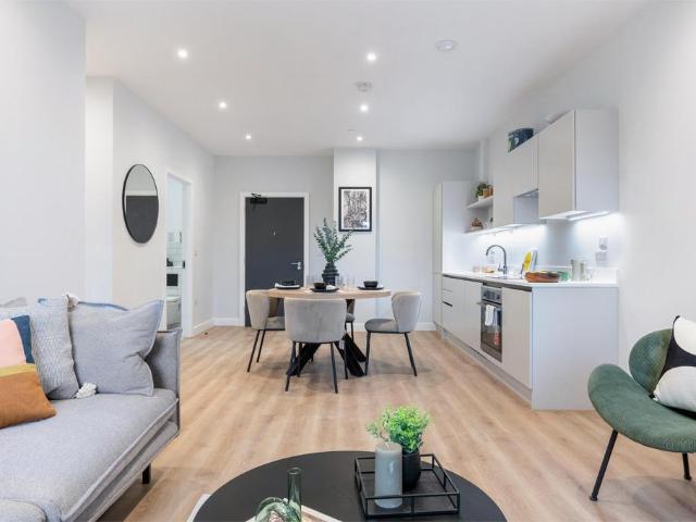 Clay, Salford Quays, M50 3 bed flat to rent £2,495 pcm £576 pw