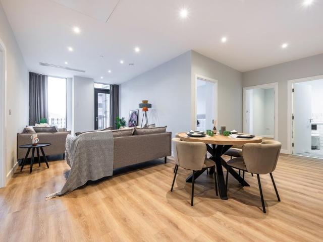 Clay, Salford Quays, M50 3 bed flat to rent £2,495 pcm £576 pw