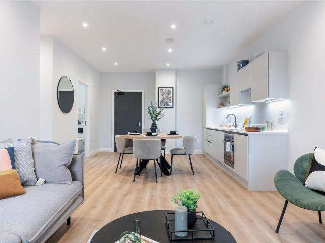 Clay, Salford Quays M50, 3 bed flat to rent, £2,495 pcm | PrimeLocation