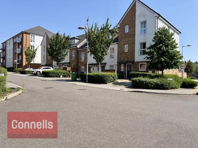 Clay Vale, Horsham, RH12 3 bed property to rent £2,350 pcm £542 pw