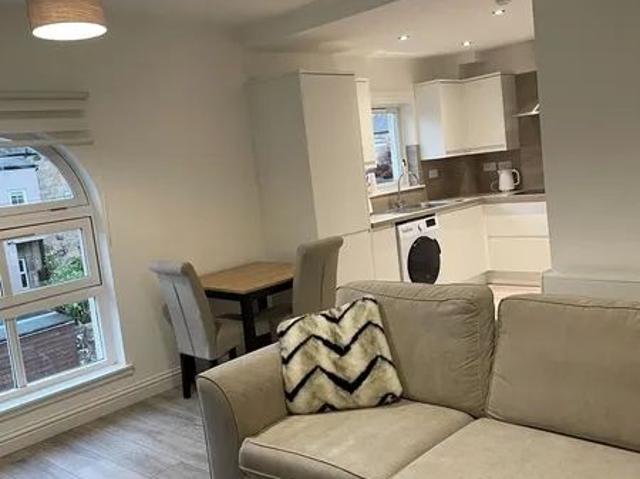 Claycrofts Place, Stiring