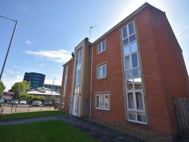 Clayburn Street, Hulme, Manchester. 2 bed apartment to rent £1,450 pcm £335 pw
