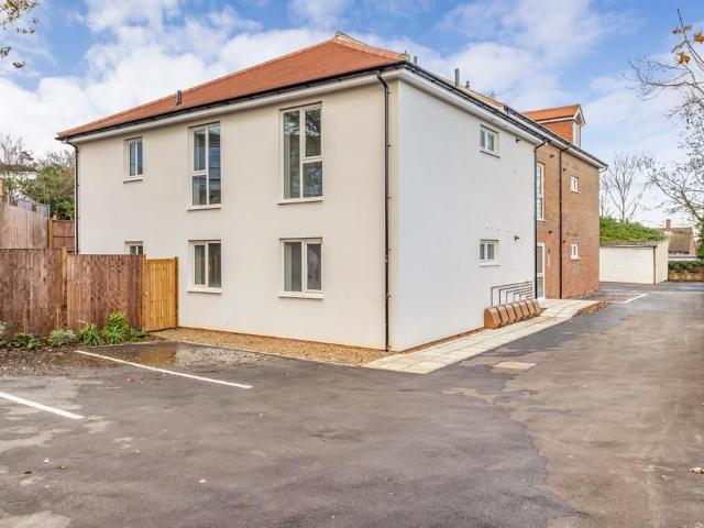 Claybury, Bushey WD23, 2 bed flat to rent, £2,100 pcm | PrimeLocation