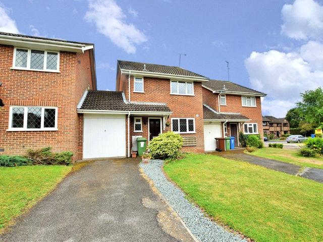 Clayhill Close, Bracknell, Berkshire RG12, 3 bed link detached house to rent, £2,100 pcm | PrimeLocation