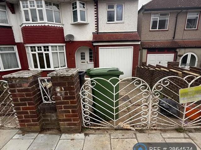 Clayhill Crescent, London, SE9 4 bed semi detached house to rent £2,950 pcm £681 pw