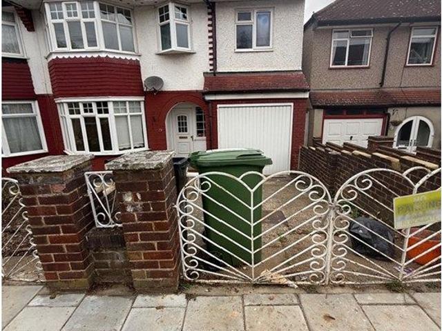 Clayhill Crescent, London SE9, 4 bed semi detached house to rent, £2,950 pcm | PrimeLocation