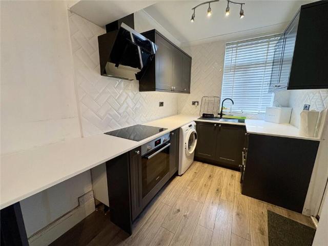 Clays Lane, Loughton IG10 2 bed maisonette to rent £1,600 pcm £369 pw