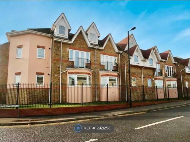 Clayswell Court, Hockley SS5, 2 bed flat to rent, £1,300 pcm | PrimeLocation