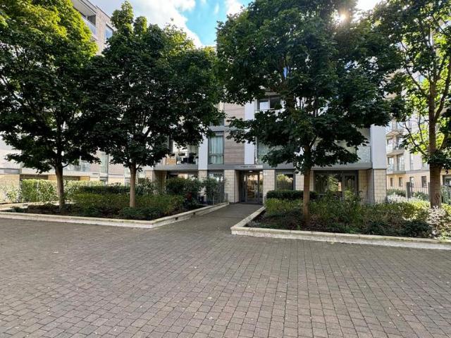 Clayponds Lane, Brentford TW8 3 bed flat to rent £3,000 pcm £692 pw