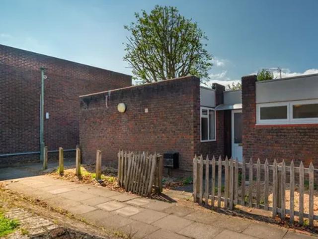 Clayton Field, London, NW9 5GL, United Kingdom | 3 bed house for rent #122982416 | Rentberry