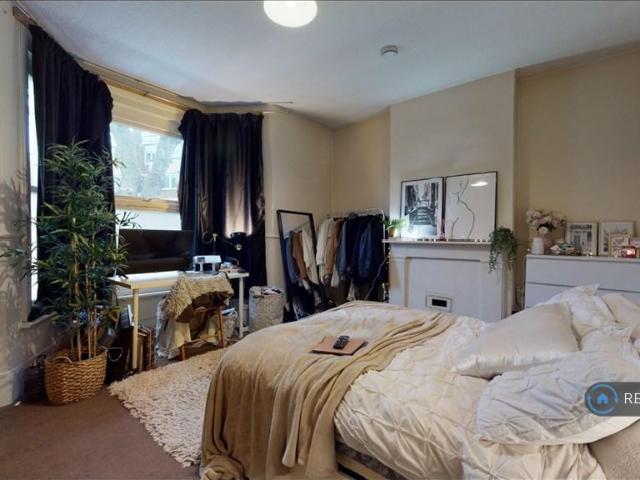 Clayton Road, London, SE15 6 bed semi detached house to rent £5,590 pcm £1,290 pw