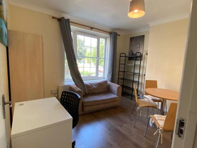 Clayton Street, London SE11, 3 bed flat to rent, £2,817 pcm | PrimeLocation