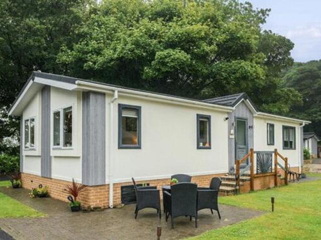Clayton West, Huddersfield, 2 Bedroom Park