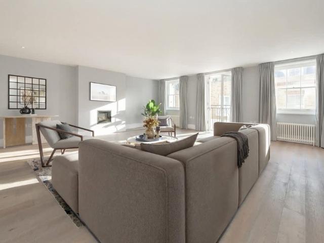 Clabon Mews London SW1X
