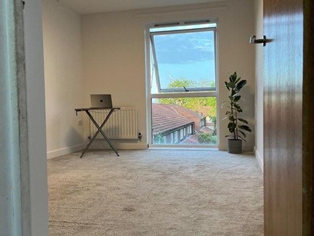 Claddagh Court, London N18, 2 bed flat to rent, £1,850 pcm | PrimeLocation