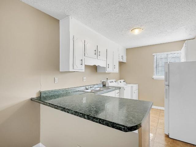 Clairmont Hill 1 Bedroom Apartment for Rent at 3652 Clairmont Ave S, Birmingham, AL 35222 Forest Park