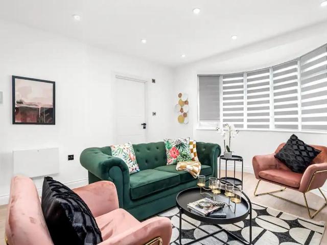Clammas Way, Uxbridge UB8, 1 bed flat to rent, £1,700 pcm | PrimeLocation