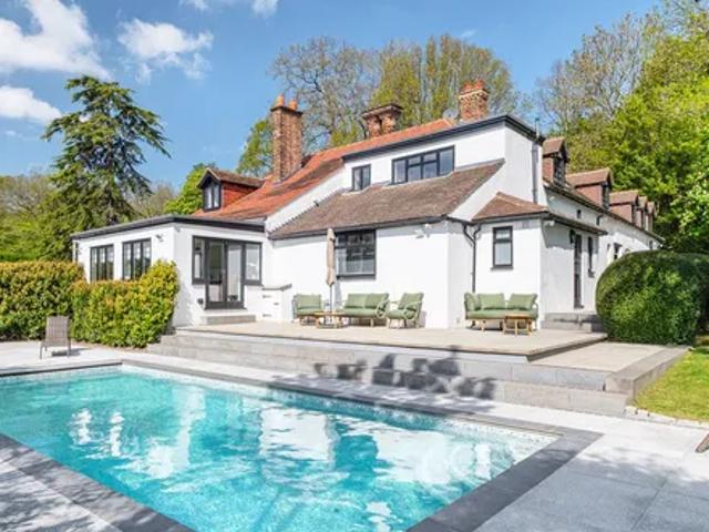 Clamp Hill, London, HA7 3FT, United Kingdom | 8 bed house for rent #166657191 | Rentberry