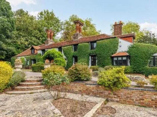 Clamp Hill, Stanmore, Great London, Ha7 | 7 bed house for rent #165134953 | Rentberry