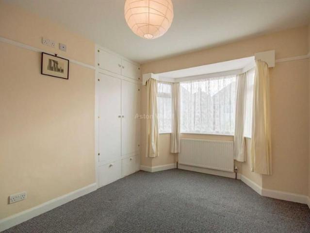 Clandon Drive, Carrington