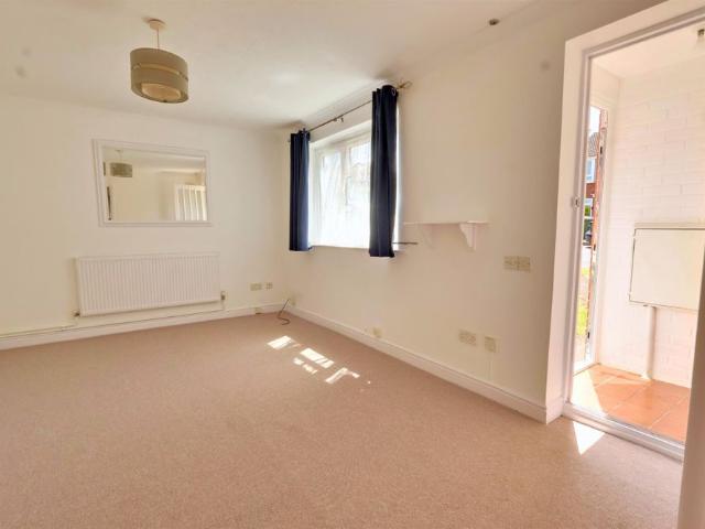 Clanfield Valley Park Drive Unfurnished