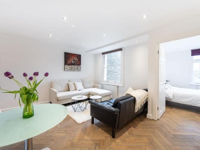 Clanricarde Gardens, Notting Hill. 1 bed flat to rent £3,450 pcm £796 pw