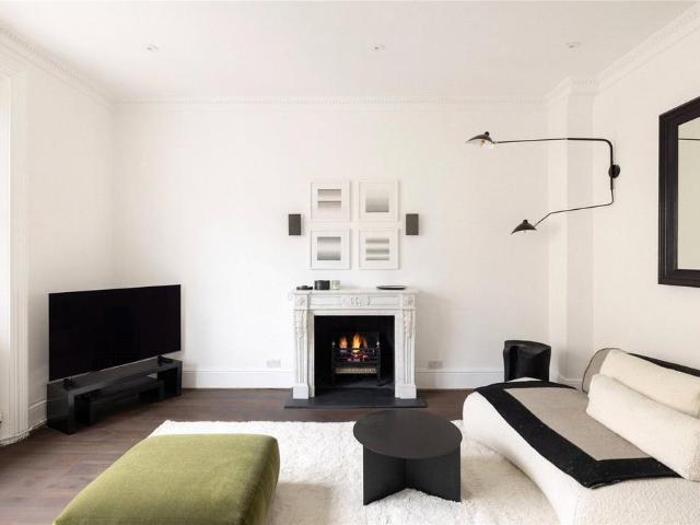 Clanricarde Gardens, London, W2 1 bed apartment to rent £4,000 pcm £923 pw