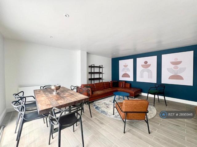 Clapham Manor Street, London, SW4 5 bed semi detached house to rent £6,500 pcm £1,500 pw