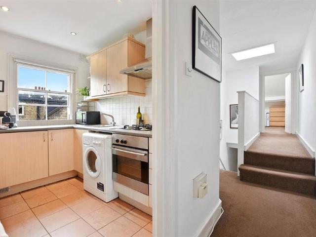 Clapham Common West Side, London, SW4 2 bed flat to rent £2,250 pcm £519 pw