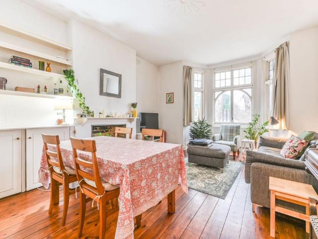 Clapham Common, Clapham Common. 2 bed flat to rent £2,800 pcm £646 pw