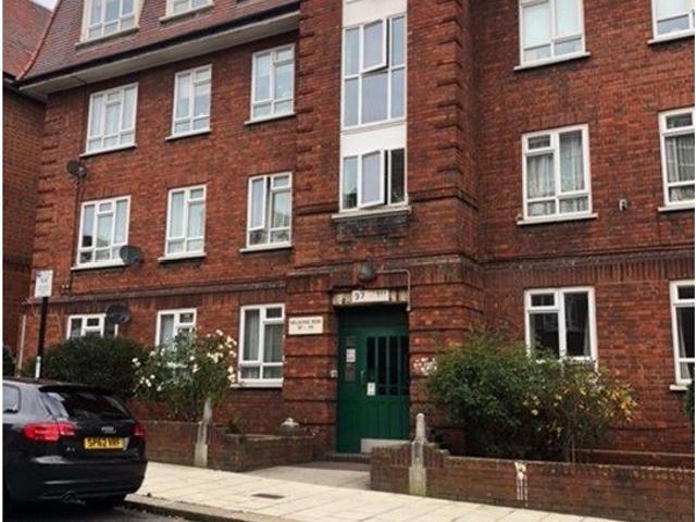 Clapham Common, London SW4, 3 bed flat to rent, £3,150 pcm | PrimeLocation