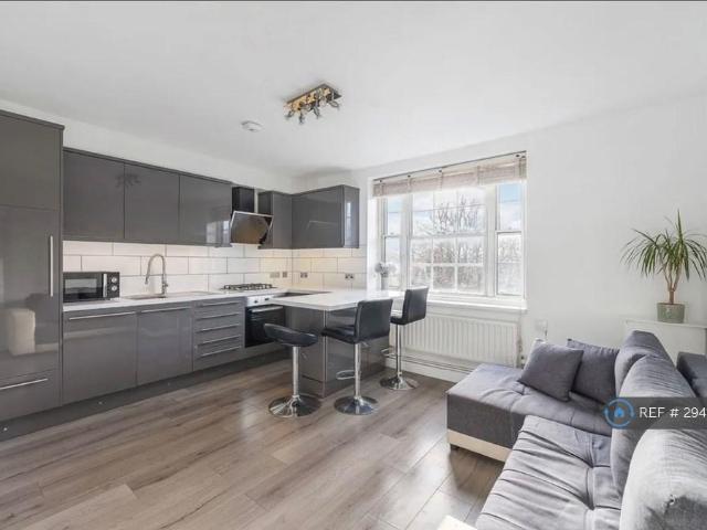 Clapham Common, London, SW4 3 bed flat to rent £3,350 pcm £773 pw