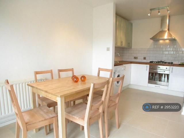 Clapham Common, London, SW4 4 bed flat to rent £4,400 pcm £1,015 pw