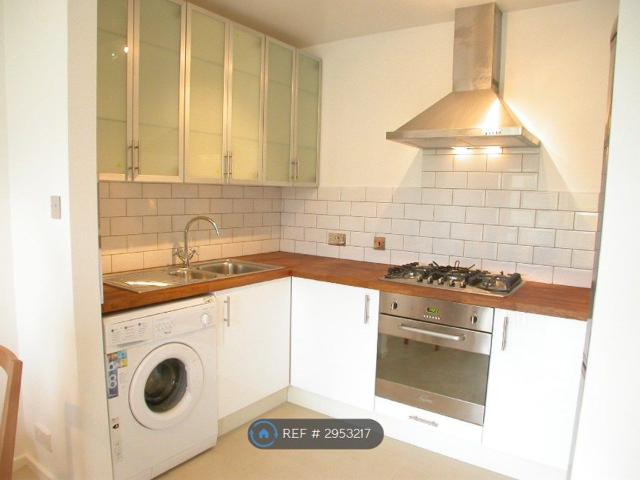 Clapham Common, London SW4, 4 bed flat to rent, £4,600 pcm | PrimeLocation