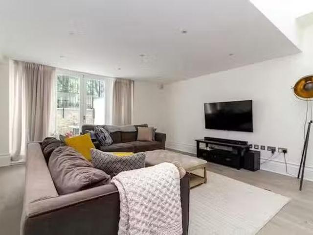 Clapham Common North Side, London