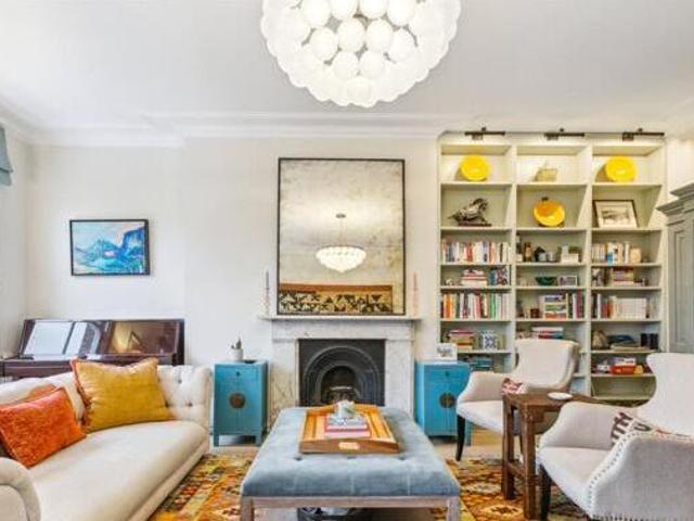 Clapham Common North Side, London, 2 Bedroom Apartment
