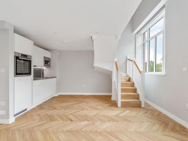 Clapham Common North Side, London SW4, Studio to rent, £2,150 pcm | PrimeLocation