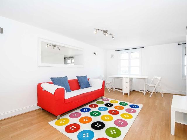 Clapham Common South Side, Clapham SW4, 1 bed flat to rent, £1,950 pcm | PrimeLocation