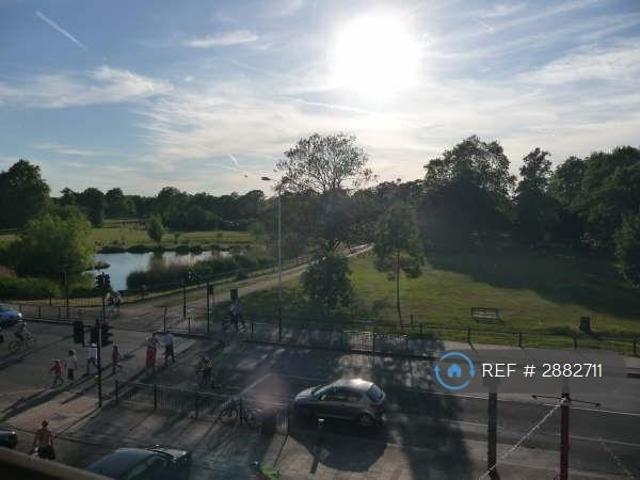 Clapham Common South Side, London, SW4 1 bed penthouse to rent £1,700 pcm £392 pw