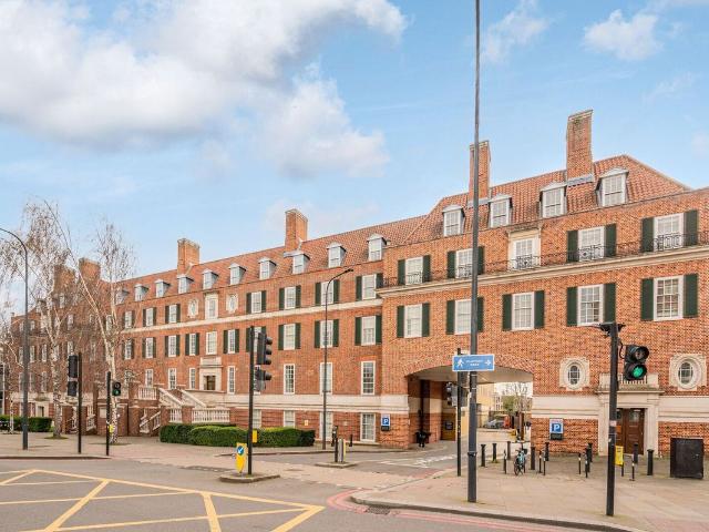Clapham Common Southside, Clapham South, London SW4, 1 bed flat to rent, £2,750 pcm | PrimeLocation