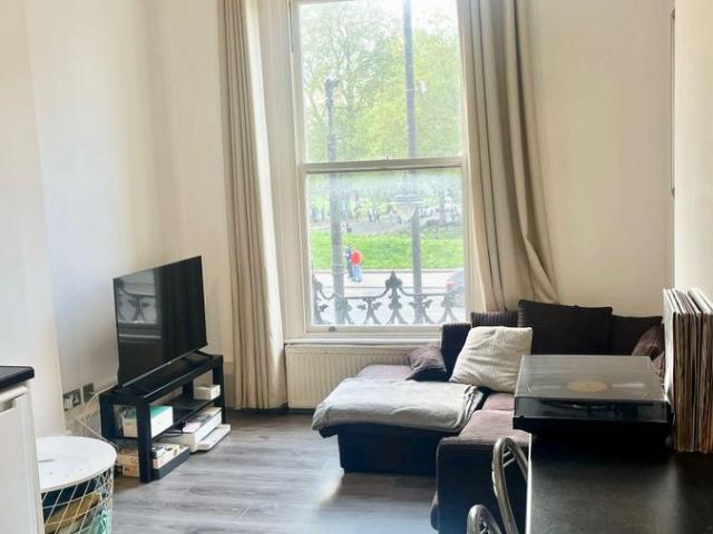 Clapham Common Southside, London SW4, 2 bed flat to rent, £2,400 pcm | PrimeLocation