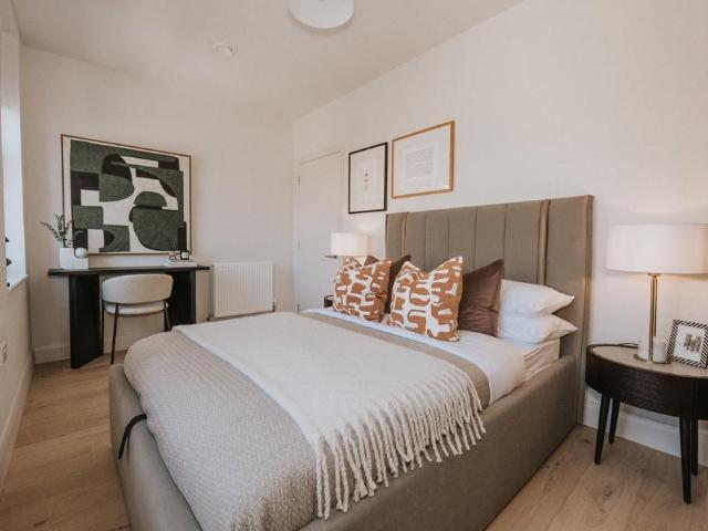 Clapham High Street, London SW4 1 bed flat to rent £2,650 pcm £612 pw