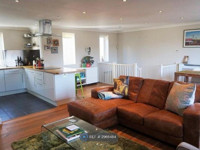 Clapham High Street, London SW4, 2 bed flat to rent, £2,990 pcm | PrimeLocation