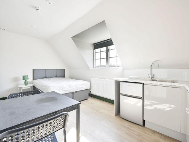 Clapham High Street, London SW4, Room to rent, £1,500 pcm | PrimeLocation