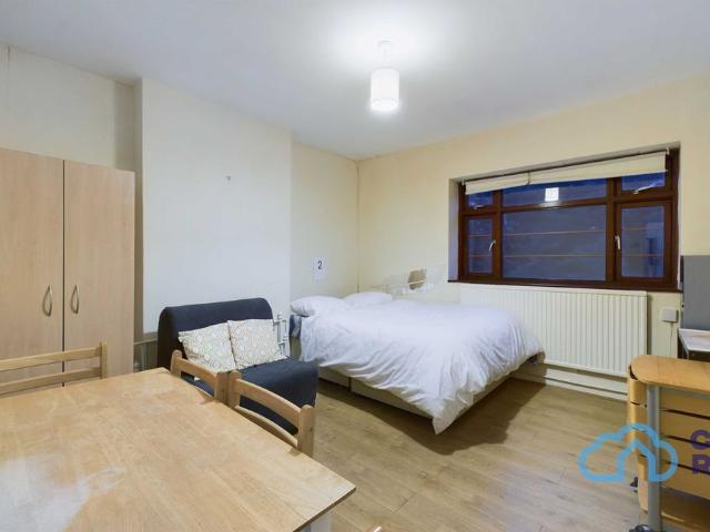 Clapham, London SW4, Room to rent, £1,101 pcm | PrimeLocation