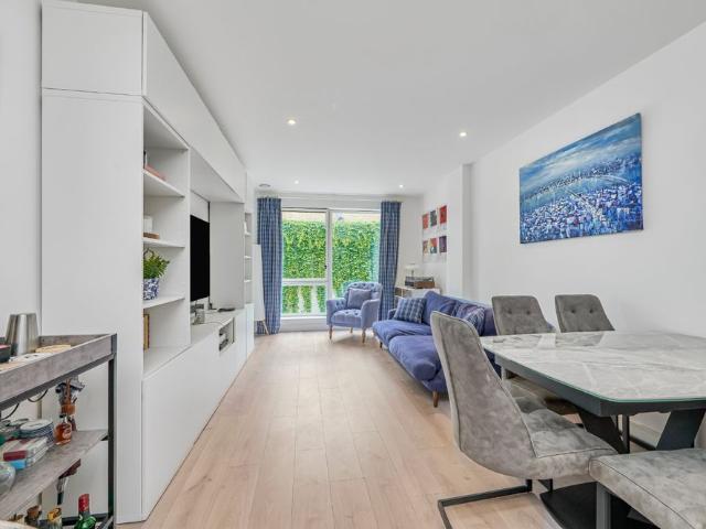 Clapham Road, Clapham, London, SW9