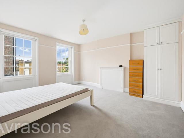 CLAPHAM ROAD, OVAL 4 bed flat to rent £4,498 pcm £1,038 pw