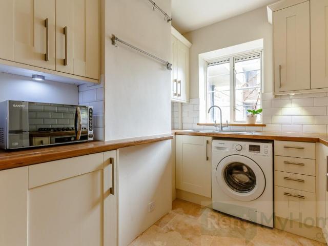 Clapham Road, London SW9, 2 bed flat to rent, £2,300 pcm | PrimeLocation
