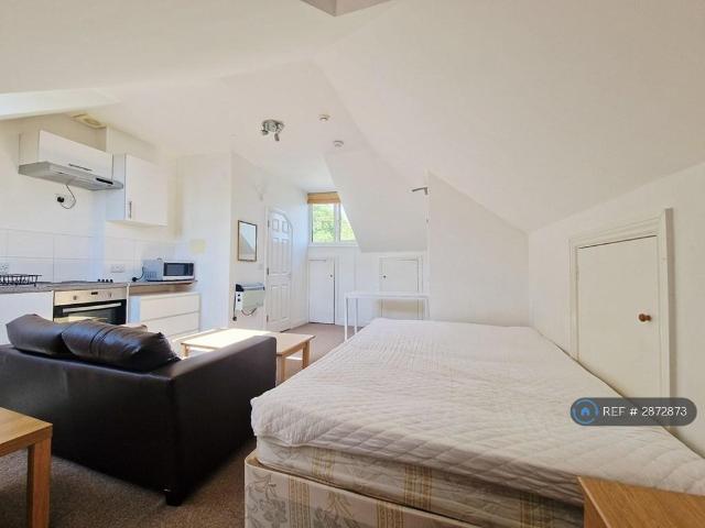 Clapham Road, London, SW9 Studio to rent £1,150 pcm £265 pw