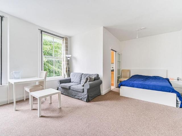 Clapham Road, Stockwell, London, SW9 Studio to rent £1,600 pcm £369 pw